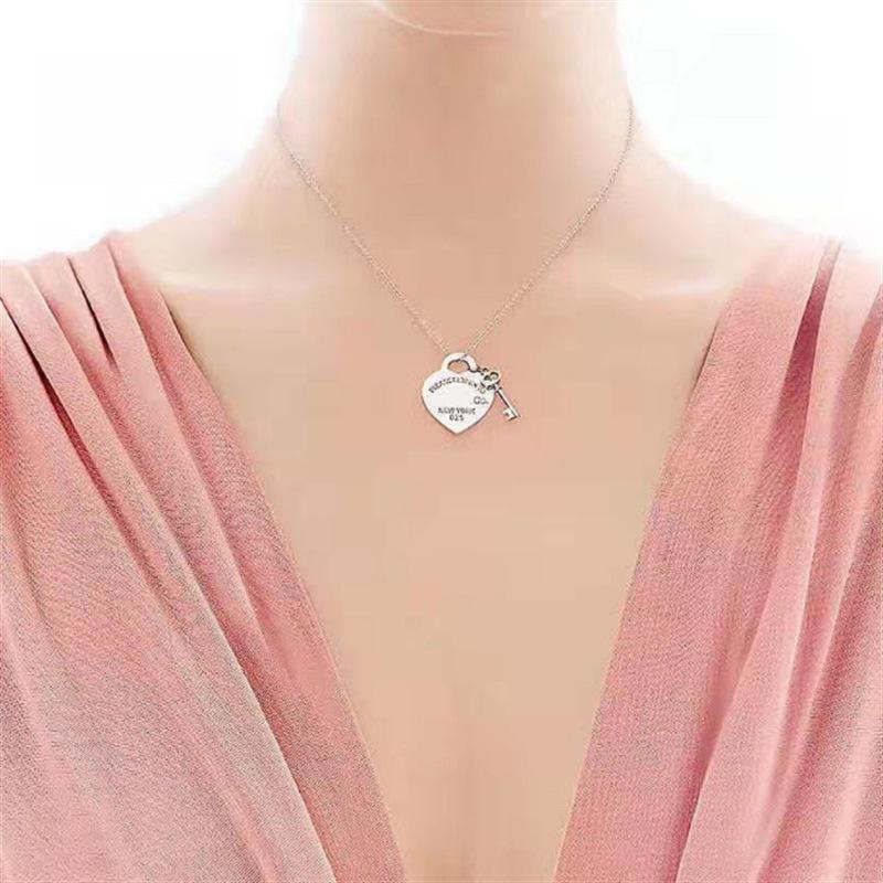 Ladies' Love Key Pendant Necklace Gift for Love Wife Mom Daughter ...